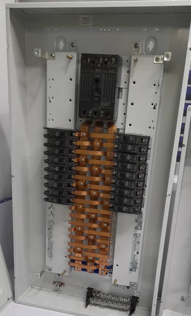 NLAB, S/E, CON PUERTA, 24C 3F+N 4H – Electric Busways